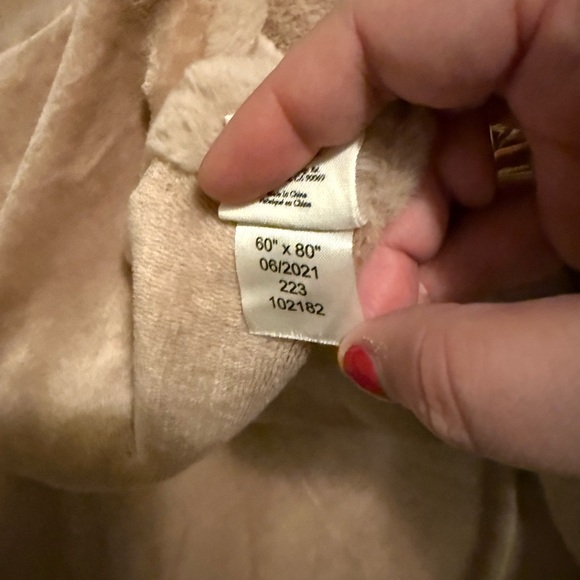 Unhide | Bedding | Unhide Lil Marsh Blanket In Rosy Baby | Poshmark